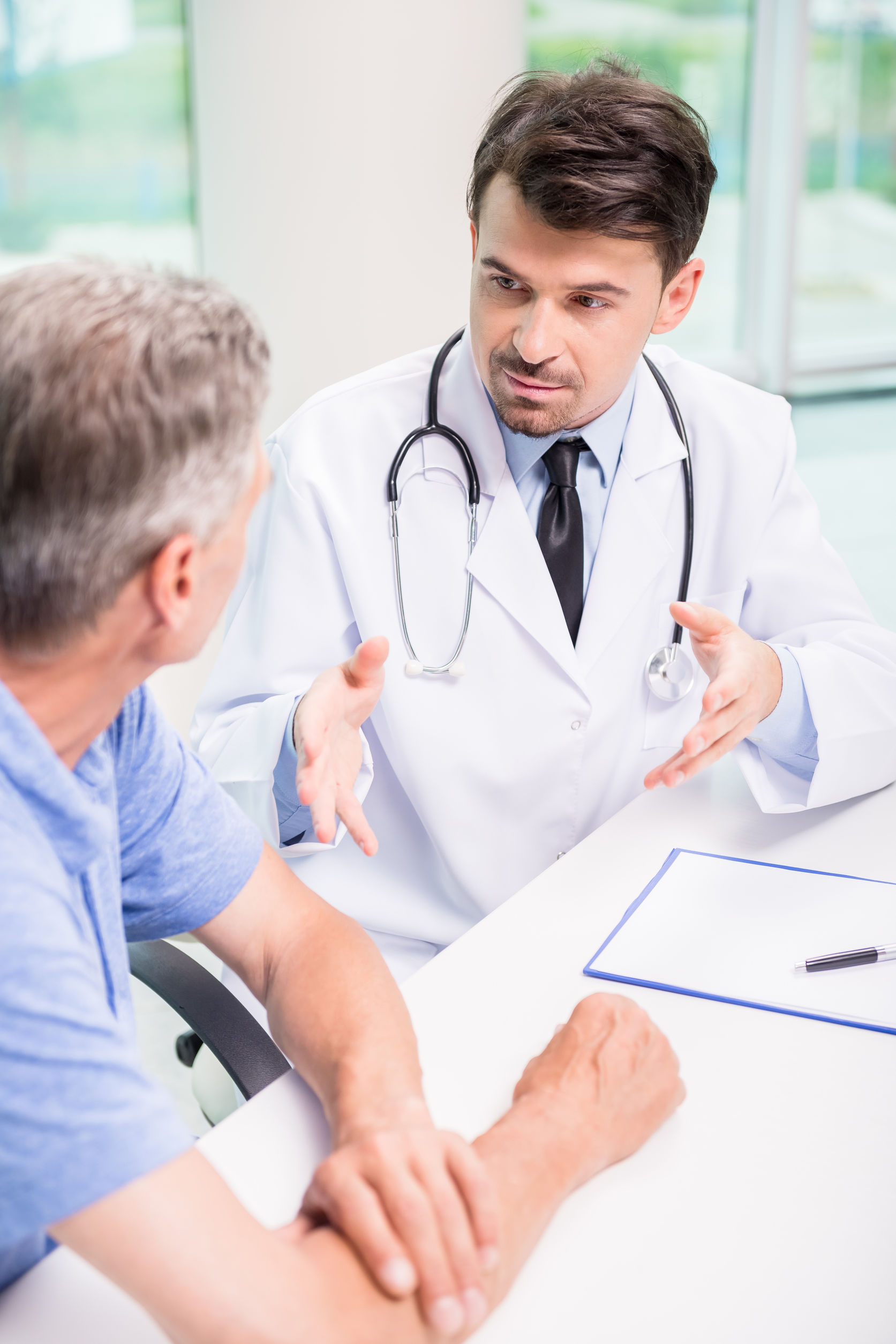 ¿Por qué asistir a un médico internista? | Centro Médico Daniel Alcides ...